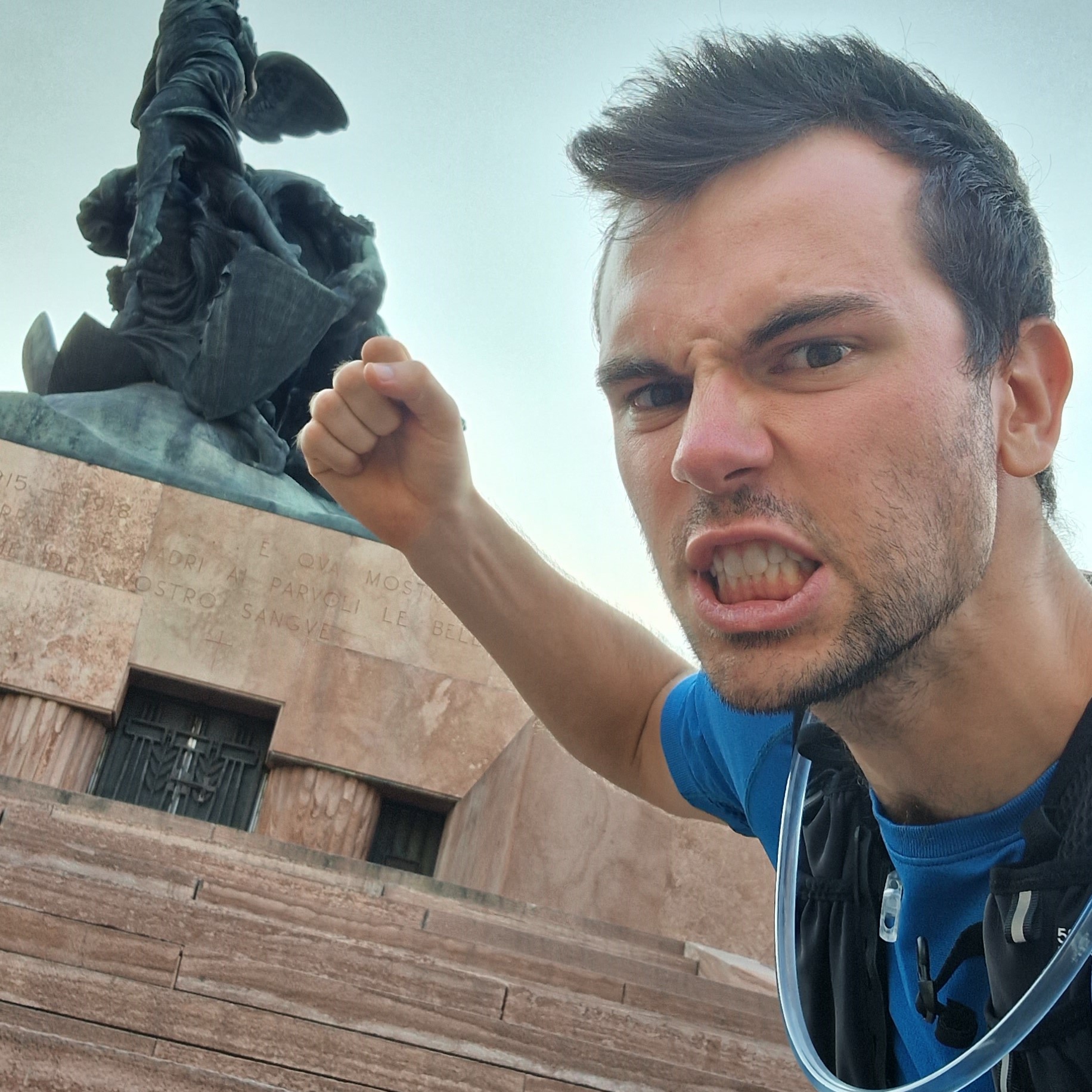 100 abonnés : Monter 100 étages en courant - The Motion Addict